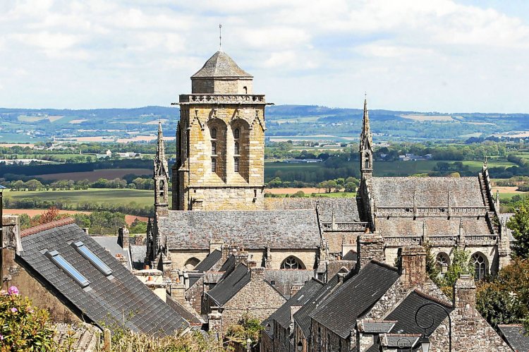 Locronan, un des plus beaux villages de France | Bretagne.com